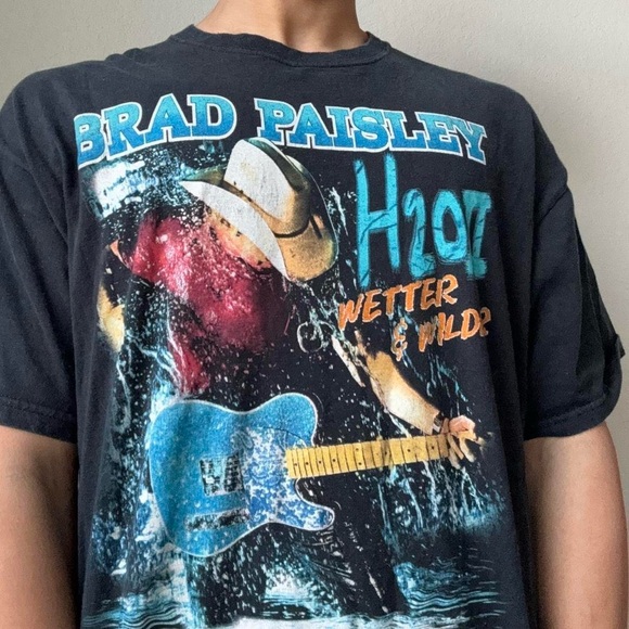 Gildan | Shirts | Vintage 200s Brad Paisley Band Graphics Black Tee ...